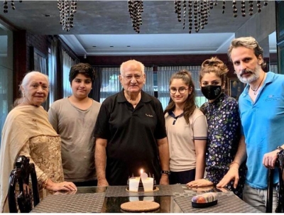 Raveena Tandon Remembers Her Late Dad Ravi On His Birth Anniversary